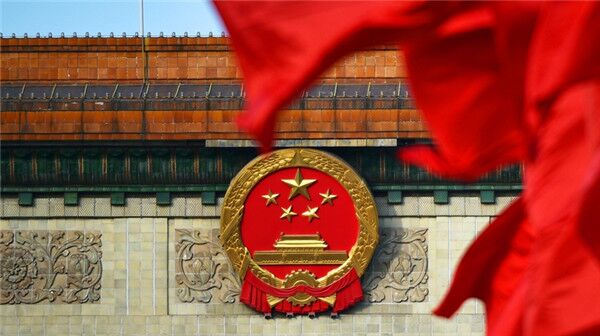 Selon la proposition du Bureau politique du Comité central du Parti ...